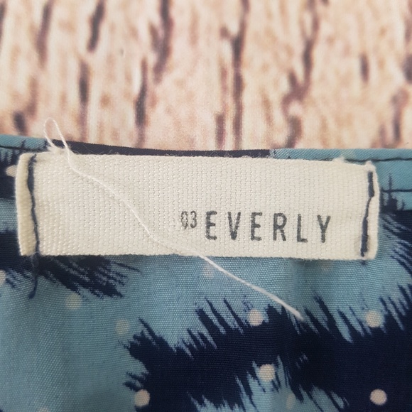 Everly | Dresses | Everly Blue Floral Midi Dress Size 3 | Poshmark